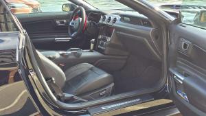 Black Ford Mustang 2018 in Kaunas, with an engine capacity of 2.25 L and mileage of 80 thousand km for 26000 €, photo 19 on AUTOMOTO.COM.LV