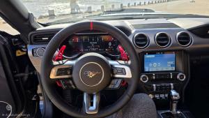 Black Ford Mustang 2018 in Kaunas, with an engine capacity of 2.25 L and mileage of 80 thousand km for 26000 €, photo 21 on AUTOMOTO.COM.LV