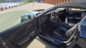 Black Ford Mustang 2018 in Kaunas, with an engine capacity of 2.25 L and mileage of 80 thousand km for 26000 €, photo 25 on AUTOMOTO.COM.LV