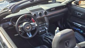 Black Ford Mustang 2018 in Kaunas, with an engine capacity of 2.25 L and mileage of 80 thousand km for 26000 €, photo 29 on AUTOMOTO.COM.LV