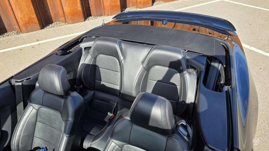 Black Ford Mustang 2018 in Kaunas, with an engine capacity of 2.25 L and mileage of 80 thousand km for 26000 €, photo 30 on AUTOMOTO.COM.LV