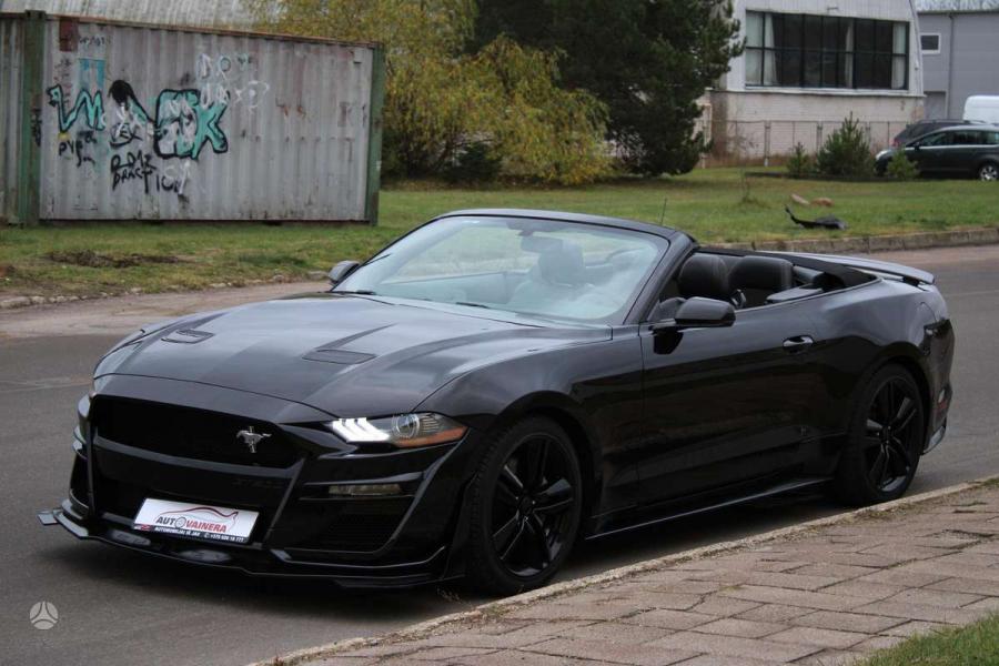 Black Ford Mustang 2019 in Vilnius, with an engine capacity of 5.00 L and mileage of 130 thousand km for 29990 €, photo 1 on AUTOMOTO.COM.LV