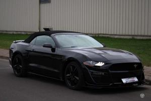 Black Ford Mustang 2019 in Vilnius, with an engine capacity of 5.00 L and mileage of 130 thousand km for 29990 €, photo 5 on AUTOMOTO.COM.LV