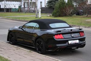 Black Ford Mustang 2019 in Vilnius, with an engine capacity of 5.00 L and mileage of 130 thousand km for 29990 €, photo 9 on AUTOMOTO.COM.LV