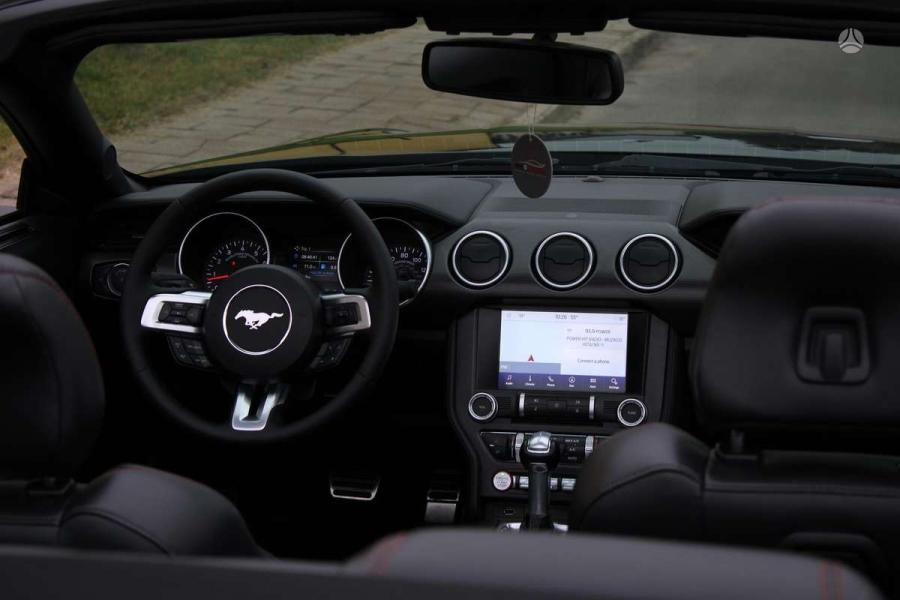 Black Ford Mustang 2019 in Vilnius, with an engine capacity of 5.00 L and mileage of 130 thousand km for 29990 €, photo 21 on AUTOMOTO.COM.LV