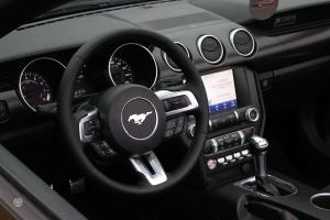 Black Ford Mustang 2019 in Vilnius, with an engine capacity of 5.00 L and mileage of 130 thousand km for 29990 €, photo 22 on AUTOMOTO.COM.LV