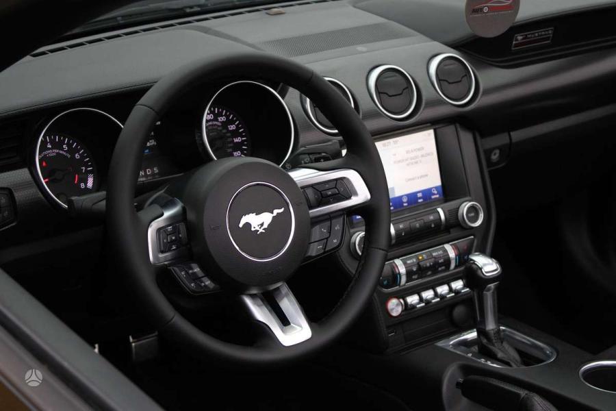 Black Ford Mustang 2019 in Vilnius, with an engine capacity of 5.00 L and mileage of 130 thousand km for 29990 €, photo 22 on AUTOMOTO.COM.LV