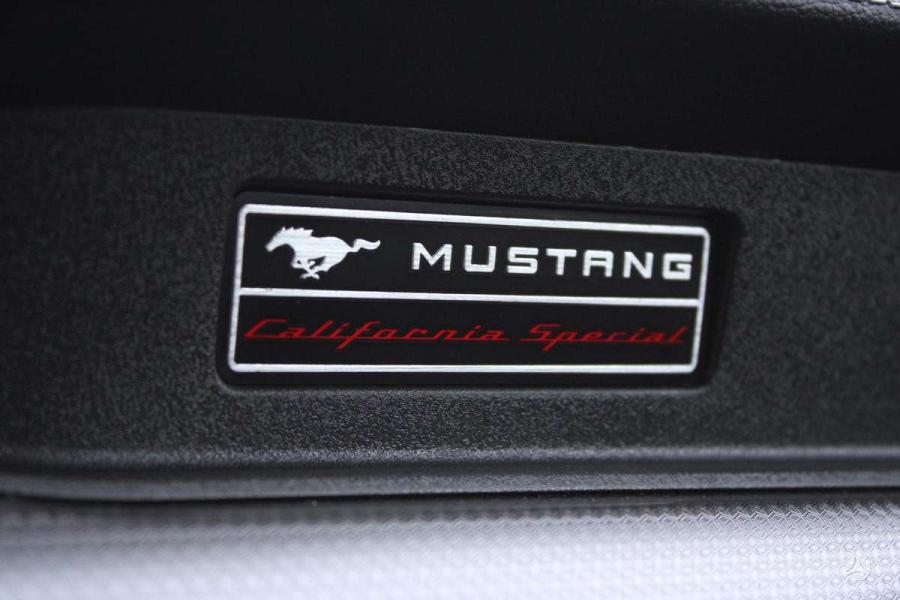 Black Ford Mustang 2019 in Vilnius, with an engine capacity of 5.00 L and mileage of 130 thousand km for 29990 €, photo 36 on AUTOMOTO.COM.LV