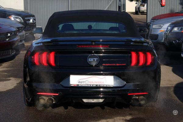 Black Ford Mustang 2019 in Vilnius, with an engine capacity of 5.00 L and mileage of 130 thousand km for 28999 €, photo 7 on AUTOMOTO.COM.LV