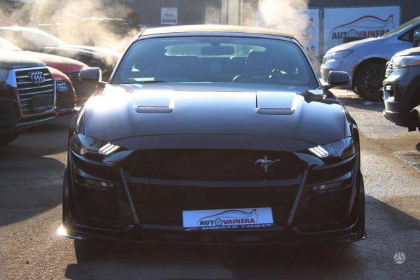Black Ford Mustang 2019 in Vilnius, with an engine capacity of 5.00 L and mileage of 130 thousand km for 28999 €, photo 10 on AUTOMOTO.COM.LV