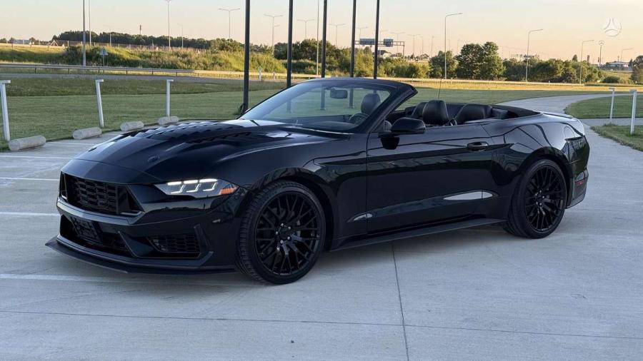 Melns Ford Mustang 2019 Klaipėda, ar dzinēja tilpumu 2.25 L un nobraukumu 97 tūkst. km par 23990 €, foto 3 vietnē AUTOMOTO.COM.LV