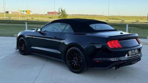 Melns Ford Mustang 2019 Klaipėda, ar dzinēja tilpumu 2.25 L un nobraukumu 97 tūkst. km par 23990 €, foto 4 vietnē AUTOMOTO.COM.LV