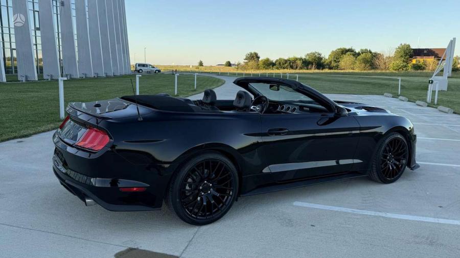 Melns Ford Mustang 2019 Klaipėda, ar dzinēja tilpumu 2.25 L un nobraukumu 97 tūkst. km par 23990 €, foto 11 vietnē AUTOMOTO.COM.LV