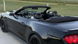 Melns Ford Mustang 2019 Klaipėda, ar dzinēja tilpumu 2.25 L un nobraukumu 97 tūkst. km par 23990 €, foto 12 vietnē AUTOMOTO.COM.LV