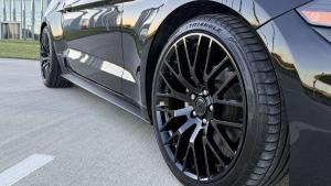 Melns Ford Mustang 2019 Klaipėda, ar dzinēja tilpumu 2.25 L un nobraukumu 97 tūkst. km par 23990 €, foto 14 vietnē AUTOMOTO.COM.LV