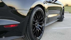 Melns Ford Mustang 2019 Klaipėda, ar dzinēja tilpumu 2.25 L un nobraukumu 97 tūkst. km par 23990 €, foto 15 vietnē AUTOMOTO.COM.LV