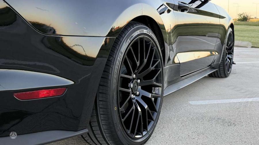Melns Ford Mustang 2019 Klaipėda, ar dzinēja tilpumu 2.25 L un nobraukumu 97 tūkst. km par 23990 €, foto 15 vietnē AUTOMOTO.COM.LV