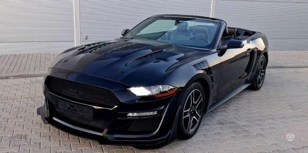 Black Ford Mustang 2019 in Kretinga, with an engine capacity of 2.25 L and mileage of 80 thousand km for 20999 €, photo 1 on AUTOMOTO.COM.LV