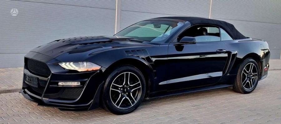 Black Ford Mustang 2019 in Kretinga, with an engine capacity of 2.25 L and mileage of 80 thousand km for 20999 €, photo 5 on AUTOMOTO.COM.LV