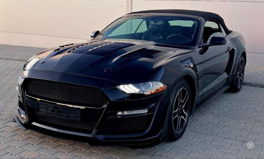 Black Ford Mustang 2019 in Kretinga, with an engine capacity of 2.25 L and mileage of 80 thousand km for 20999 €, photo 7 on AUTOMOTO.COM.LV
