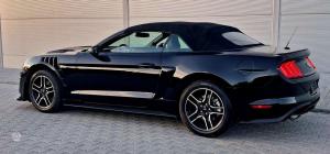 Black Ford Mustang 2019 in Kretinga, with an engine capacity of 2.25 L and mileage of 80 thousand km for 20999 €, photo 9 on AUTOMOTO.COM.LV
