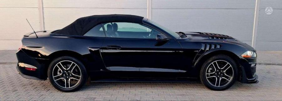 Black Ford Mustang 2019 in Kretinga, with an engine capacity of 2.25 L and mileage of 80 thousand km for 20999 €, photo 11 on AUTOMOTO.COM.LV