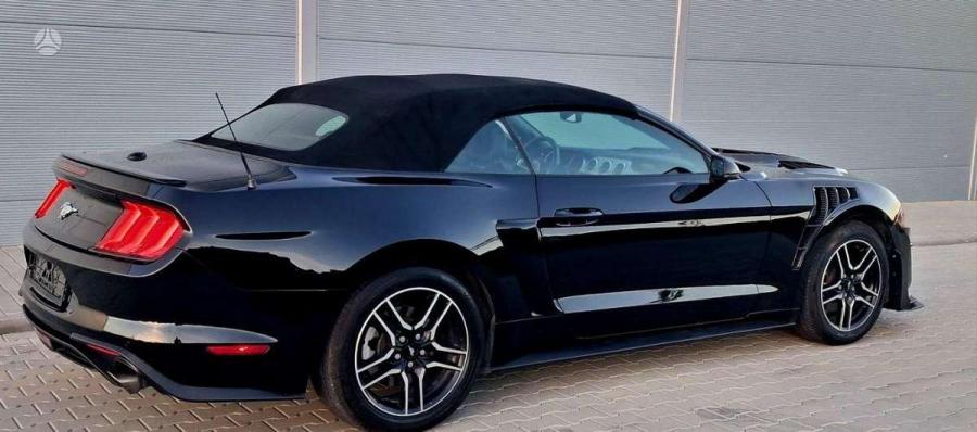 Black Ford Mustang 2019 in Kretinga, with an engine capacity of 2.25 L and mileage of 80 thousand km for 20999 €, photo 12 on AUTOMOTO.COM.LV