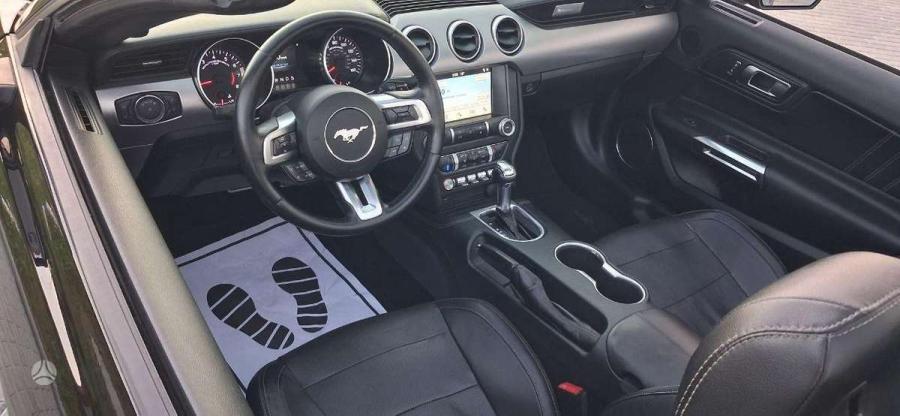 Black Ford Mustang 2019 in Kretinga, with an engine capacity of 2.25 L and mileage of 80 thousand km for 20999 €, photo 16 on AUTOMOTO.COM.LV