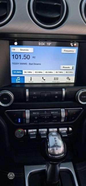 Black Ford Mustang 2019 in Kretinga, with an engine capacity of 2.25 L and mileage of 80 thousand km for 20999 €, photo 21 on AUTOMOTO.COM.LV