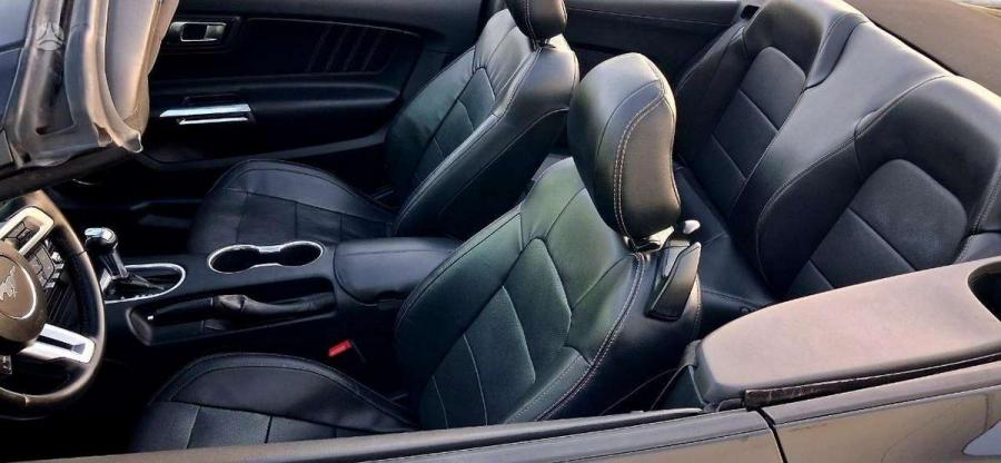 Black Ford Mustang 2019 in Kretinga, with an engine capacity of 2.25 L and mileage of 80 thousand km for 20999 €, photo 22 on AUTOMOTO.COM.LV