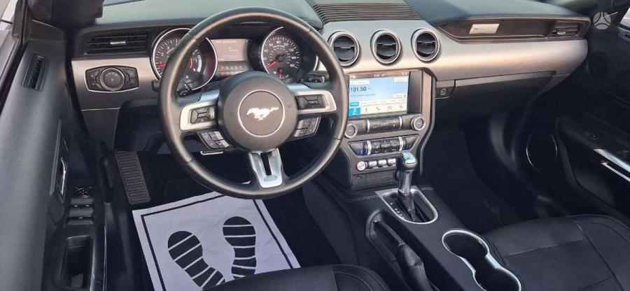Black Ford Mustang 2019 in Kretinga, with an engine capacity of 2.25 L and mileage of 80 thousand km for 20999 €, photo 23 on AUTOMOTO.COM.LV