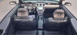 Black Ford Mustang 2019 in Kretinga, with an engine capacity of 2.25 L and mileage of 80 thousand km for 20999 €, photo 24 on AUTOMOTO.COM.LV