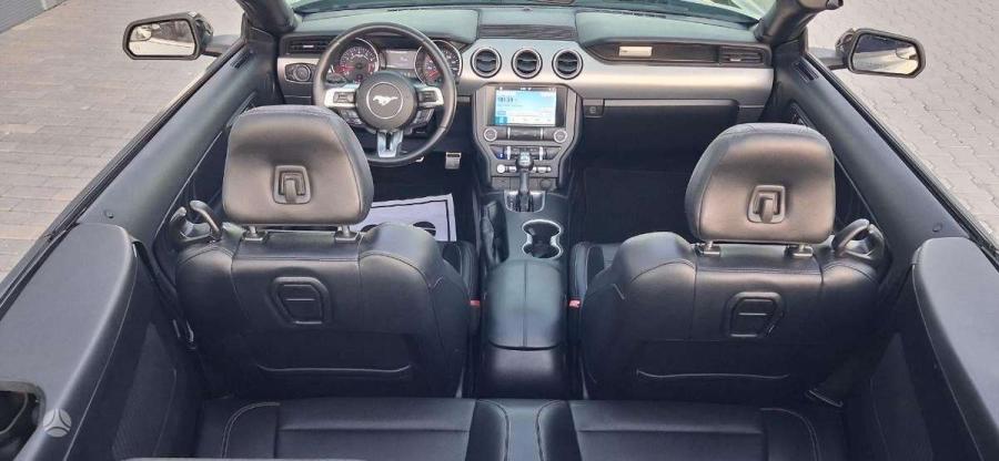 Black Ford Mustang 2019 in Kretinga, with an engine capacity of 2.25 L and mileage of 80 thousand km for 20999 €, photo 24 on AUTOMOTO.COM.LV