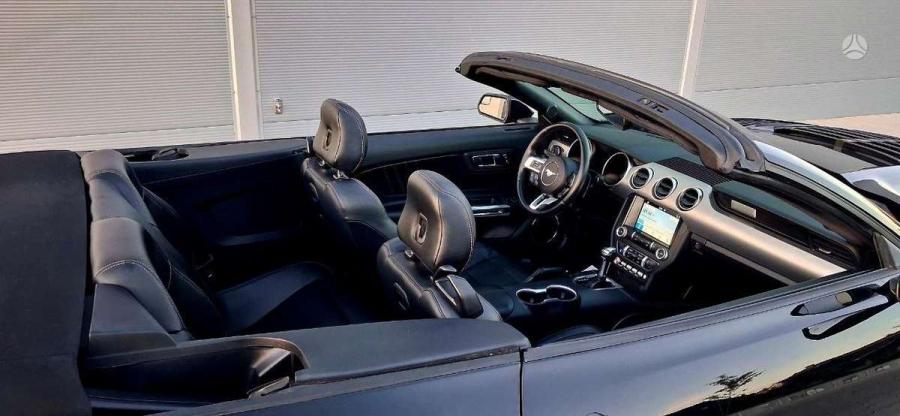Black Ford Mustang 2019 in Kretinga, with an engine capacity of 2.25 L and mileage of 80 thousand km for 20999 €, photo 25 on AUTOMOTO.COM.LV