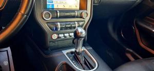 Black Ford Mustang 2019 in Kretinga, with an engine capacity of 2.25 L and mileage of 80 thousand km for 20999 €, photo 29 on AUTOMOTO.COM.LV