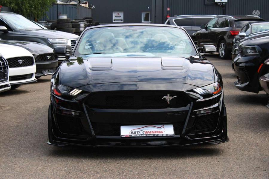 Black Ford Mustang 2019 in Vilnius, with an engine capacity of 5.00 L and mileage of 130 thousand km for 28999 €, photo 3 on AUTOMOTO.COM.LV