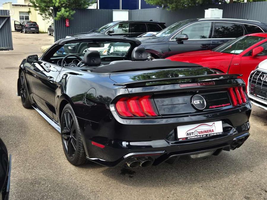 Black Ford Mustang 2019 in Vilnius, with an engine capacity of 5.00 L and mileage of 130 thousand km for 28999 €, photo 5 on AUTOMOTO.COM.LV