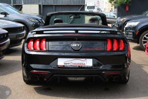 Black Ford Mustang 2019 in Vilnius, with an engine capacity of 5.00 L and mileage of 130 thousand km for 28999 €, photo 6 on AUTOMOTO.COM.LV