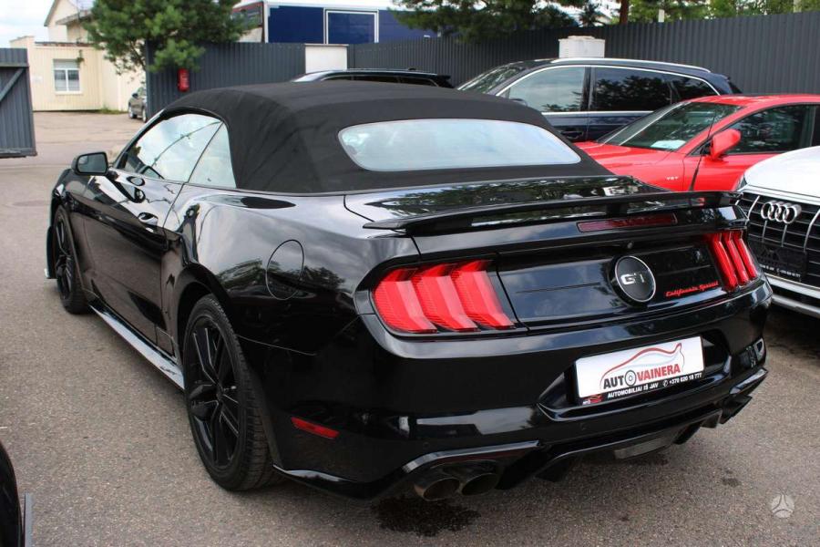 Black Ford Mustang 2019 in Vilnius, with an engine capacity of 5.00 L and mileage of 130 thousand km for 28999 €, photo 9 on AUTOMOTO.COM.LV