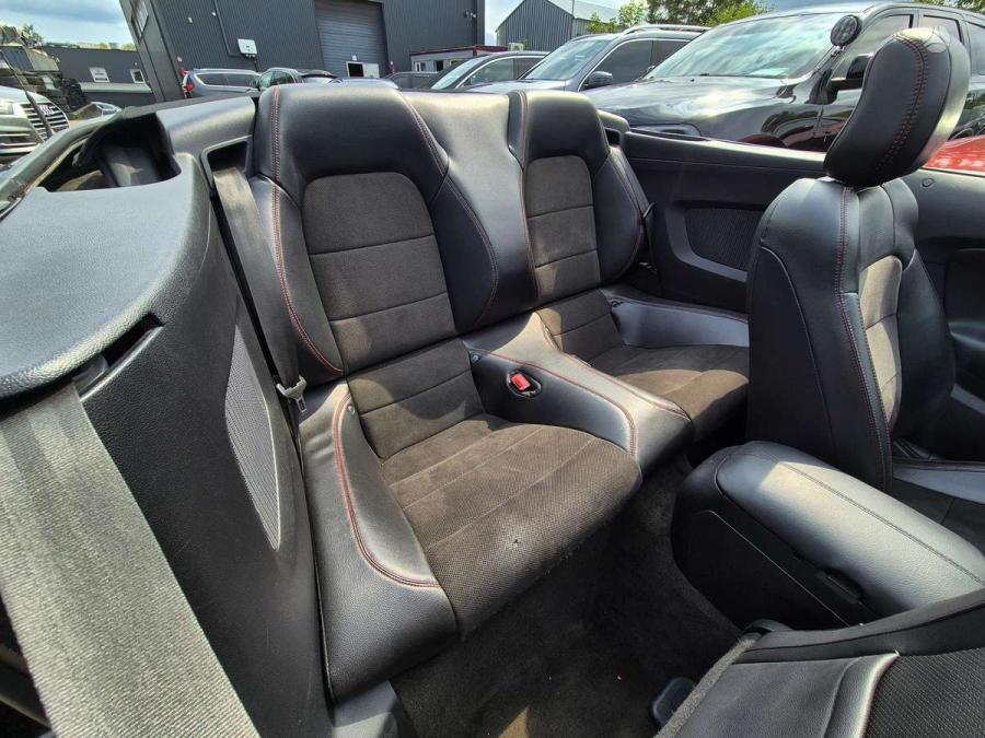 Black Ford Mustang 2019 in Vilnius, with an engine capacity of 5.00 L and mileage of 130 thousand km for 28999 €, photo 14 on AUTOMOTO.COM.LV