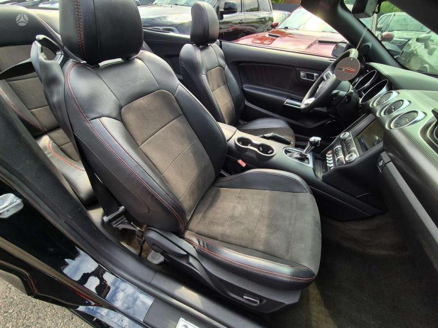 Black Ford Mustang 2019 in Vilnius, with an engine capacity of 5.00 L and mileage of 130 thousand km for 28999 €, photo 15 on AUTOMOTO.COM.LV