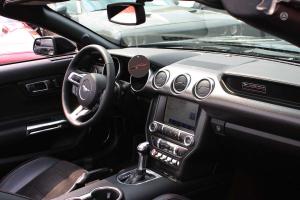 Black Ford Mustang 2019 in Vilnius, with an engine capacity of 5.00 L and mileage of 130 thousand km for 28999 €, photo 18 on AUTOMOTO.COM.LV