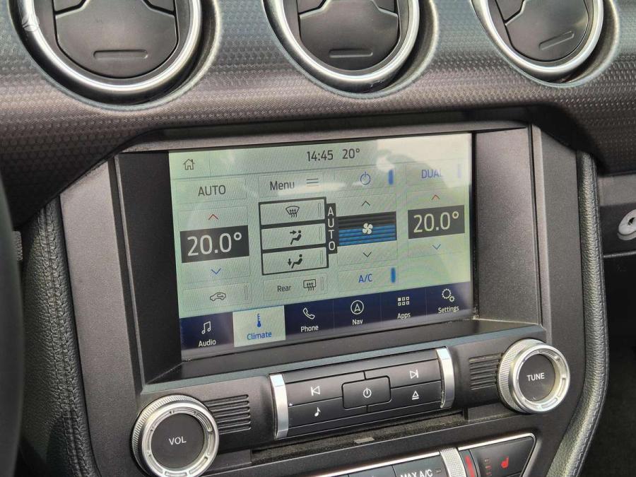 Black Ford Mustang 2019 in Vilnius, with an engine capacity of 5.00 L and mileage of 130 thousand km for 28999 €, photo 21 on AUTOMOTO.COM.LV