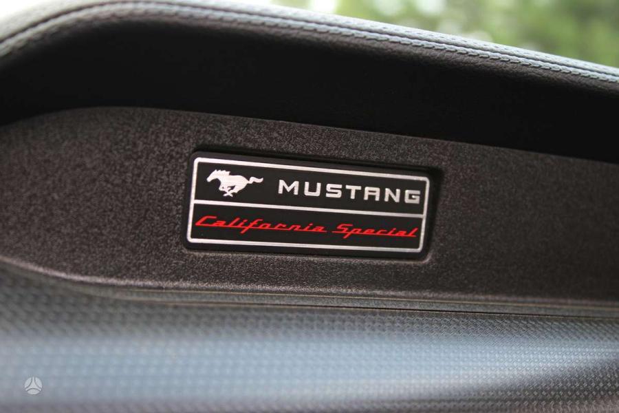 Black Ford Mustang 2019 in Vilnius, with an engine capacity of 5.00 L and mileage of 130 thousand km for 28999 €, photo 31 on AUTOMOTO.COM.LV