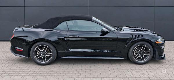 Black Ford Mustang 2019 in Klaipeda, with an engine capacity of 2.25 L and mileage of 81 thousand km for 17499 €, photo 5 on AUTOMOTO.COM.LV