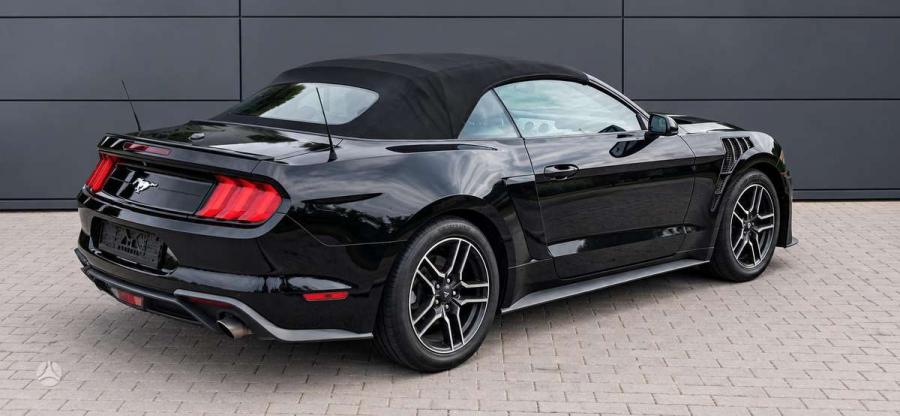 Melns Ford Mustang 2019 Klaipėda, ar dzinēja tilpumu 2.25 L un nobraukumu 81 tūkst. km par 17499 €, foto 6 vietnē AUTOMOTO.COM.LV