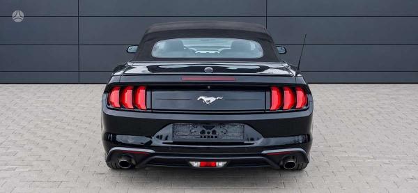 Black Ford Mustang 2019 in Klaipeda, with an engine capacity of 2.25 L and mileage of 81 thousand km for 17499 €, photo 7 on AUTOMOTO.COM.LV