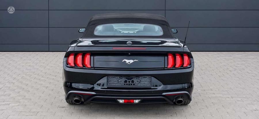 Melns Ford Mustang 2019 Klaipėda, ar dzinēja tilpumu 2.25 L un nobraukumu 81 tūkst. km par 17499 €, foto 7 vietnē AUTOMOTO.COM.LV