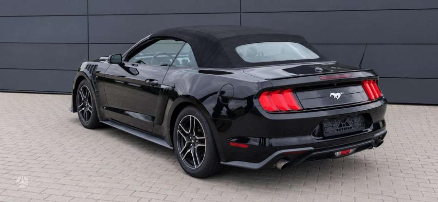 Melns Ford Mustang 2019 Klaipėda, ar dzinēja tilpumu 2.25 L un nobraukumu 81 tūkst. km par 17499 €, foto 8 vietnē AUTOMOTO.COM.LV