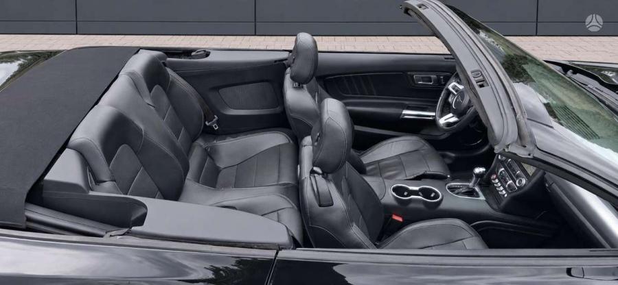 Melns Ford Mustang 2019 Klaipėda, ar dzinēja tilpumu 2.25 L un nobraukumu 81 tūkst. km par 17499 €, foto 12 vietnē AUTOMOTO.COM.LV